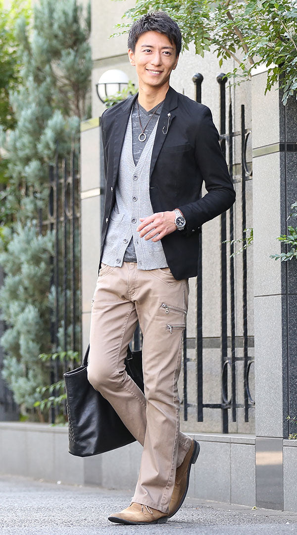 黒テーラードジャケット グレーカーディガン 黒長袖VネックTシャツ ベージュチノパンツ ベージュブーツ ｜ メンズファッション通販 MENZ-STYLE(メンズスタイル）