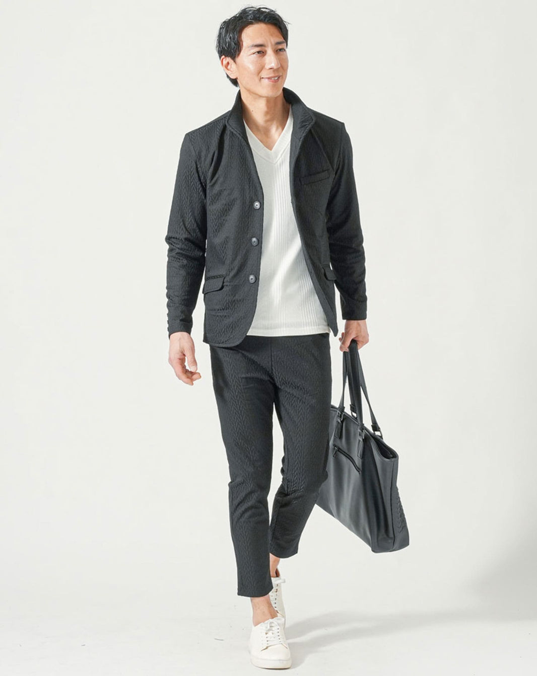 【メンズ】黒のズボンに合う無難すぎないおしゃれな服とは？ ｜ メンズファッション通販 MENZ-STYLE(メンズスタイル）